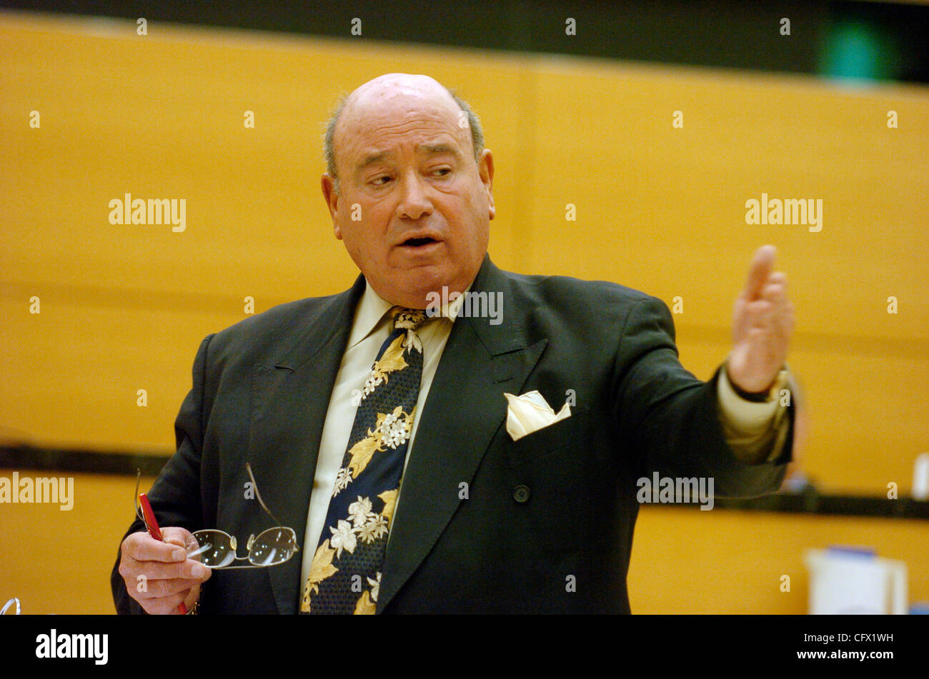 Defense attorney Michael Washor makes his opening statement at former ...
