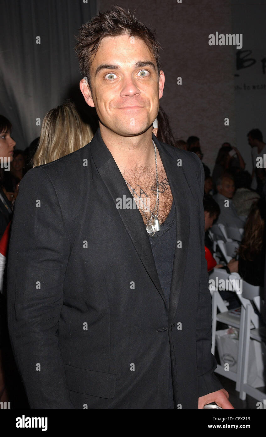 Mar 19, 2007; Hollywood, California, USA; Singer ROBBIE WILLIAMS on the ...