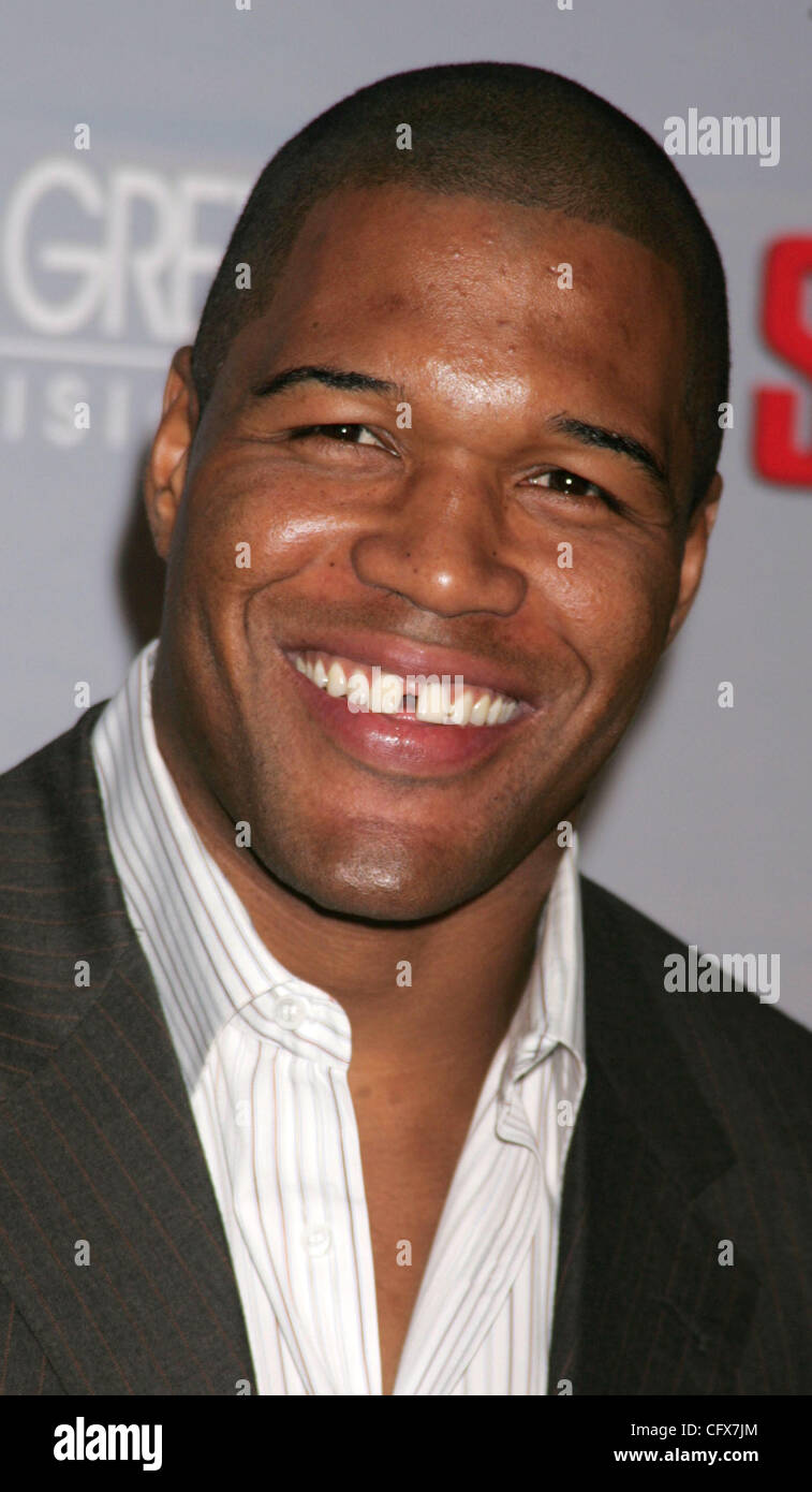 Michael strahan football hi-res stock photography and images - Alamy