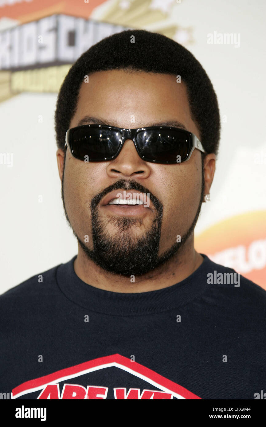 Ice cube actor hi-res stock photography and images - Alamy