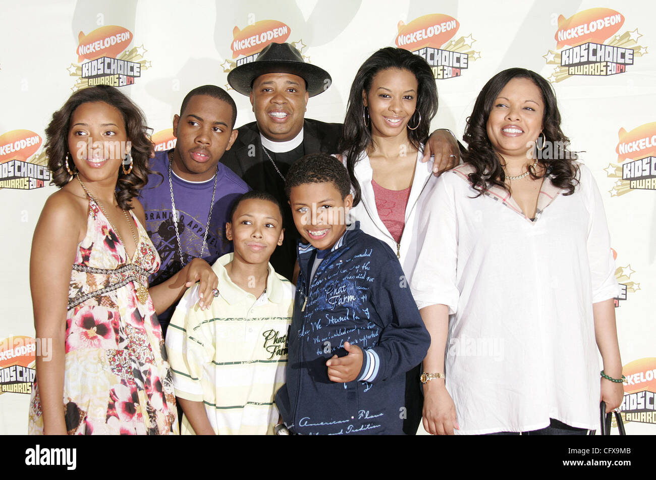 Familia Rev Run TRAVEL CHANNEL RUNS AROUND THE WORLD WITH REV RUN AND