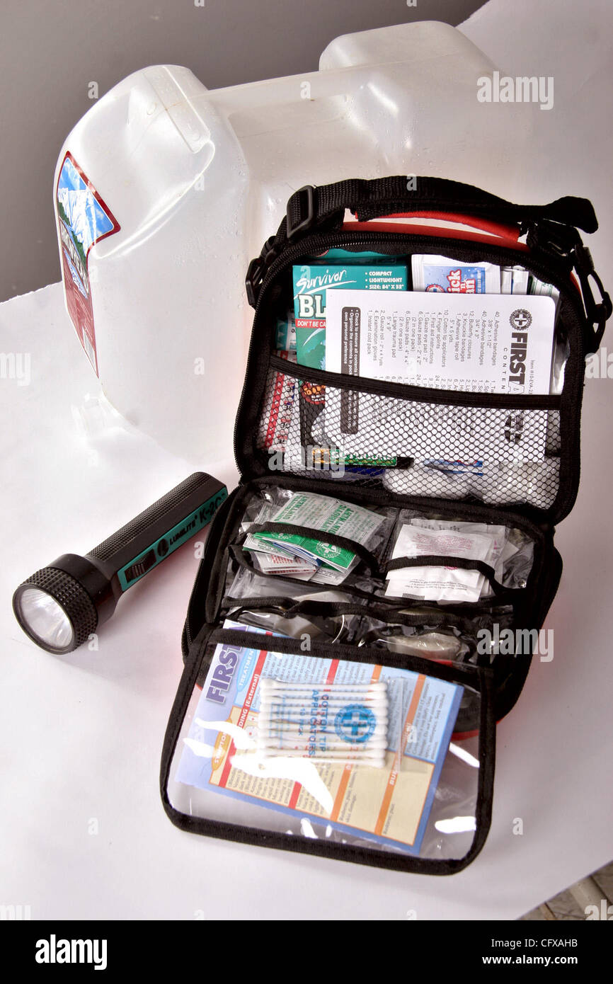 Earthquake kit hi-res stock photography and images - Alamy