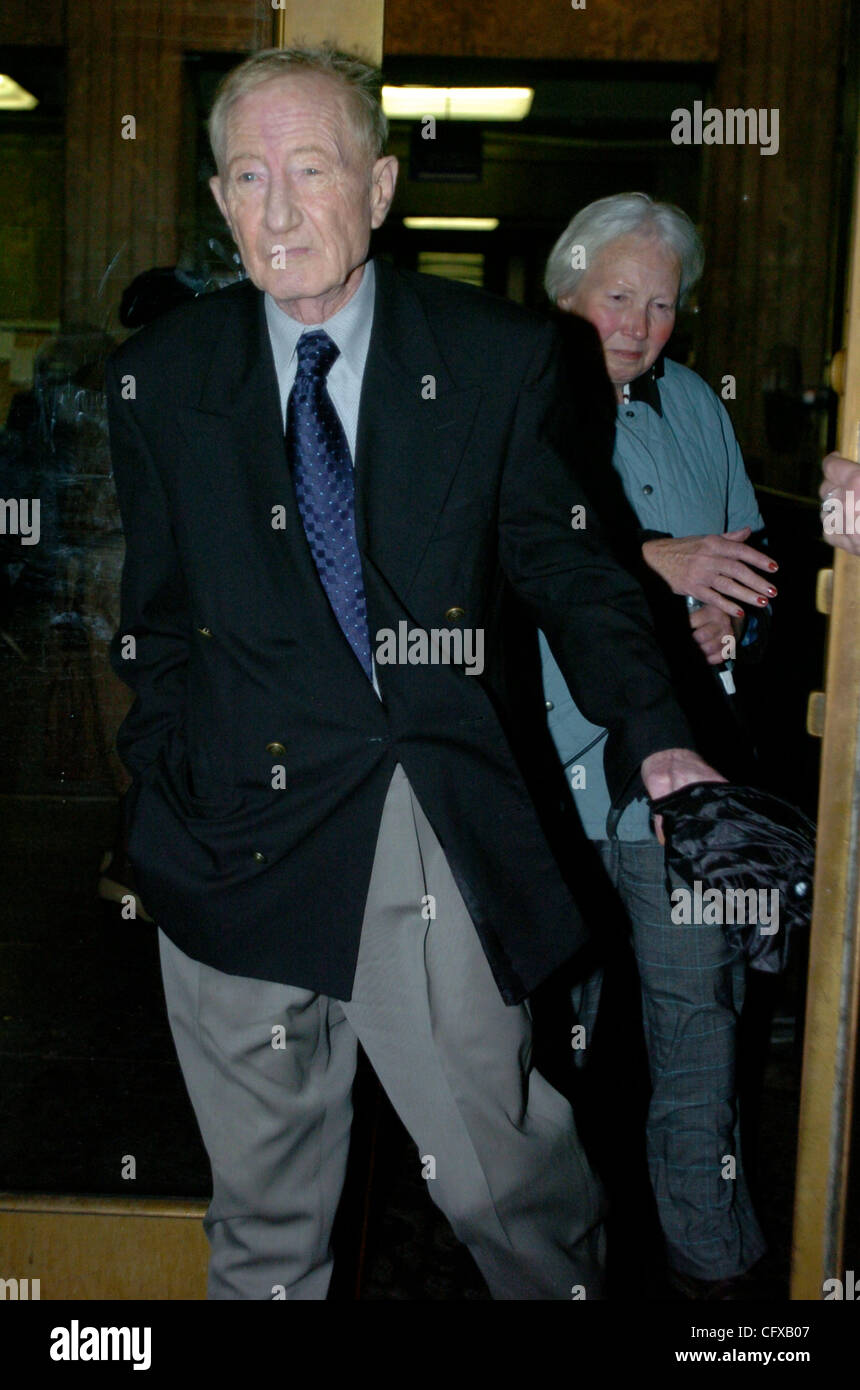 Alberto Braunstein exits Manhattan Supreme Court for lunch during his ...