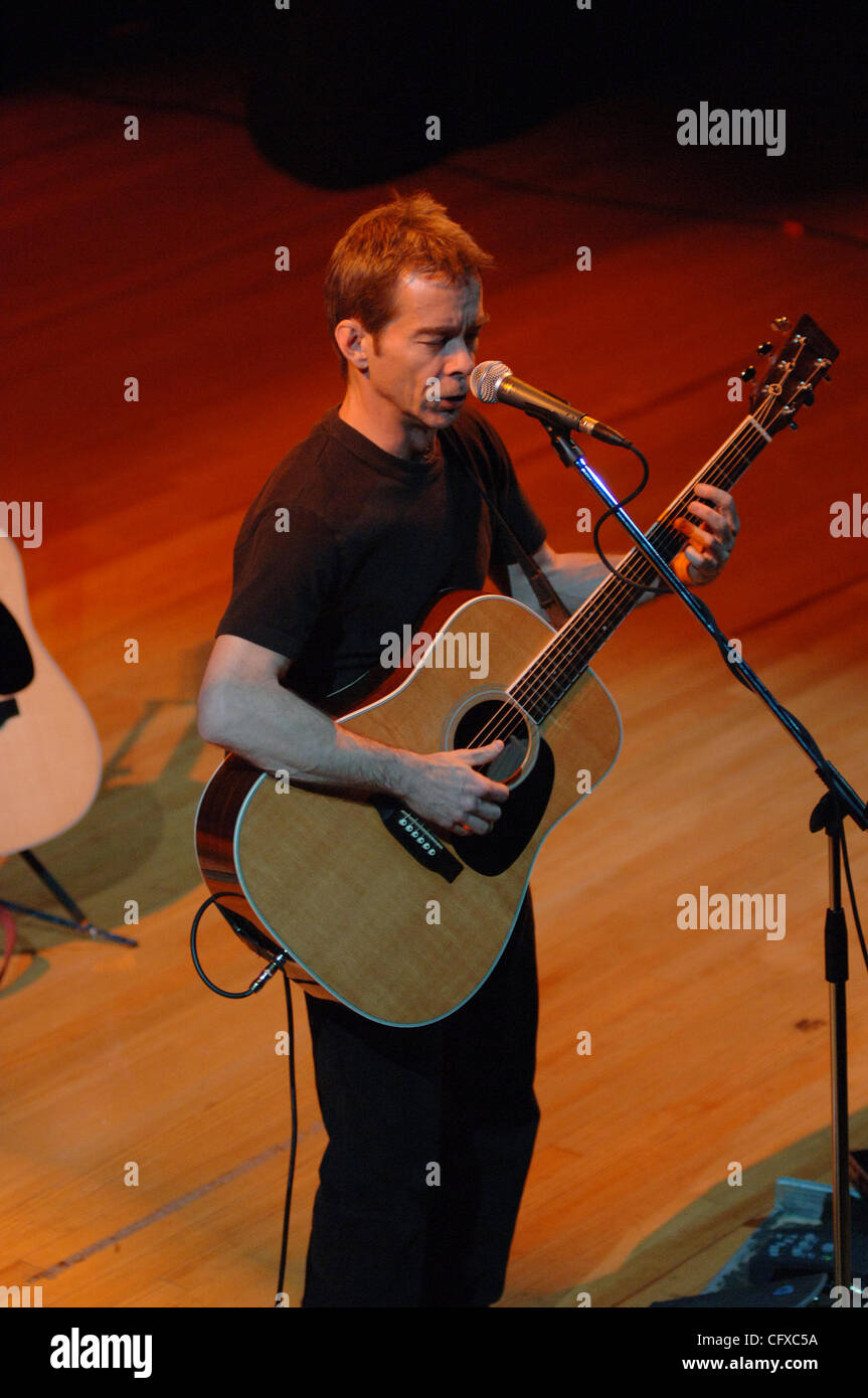 Apr 05, 2007 - Norfolk, VA, USA - Singer/songwriter TIM REYNOLDS works ...