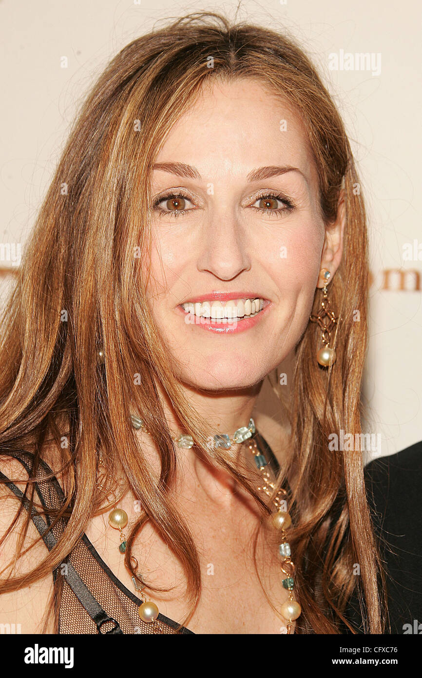 Flagship jewelry store hi-res stock photography and images - Alamy