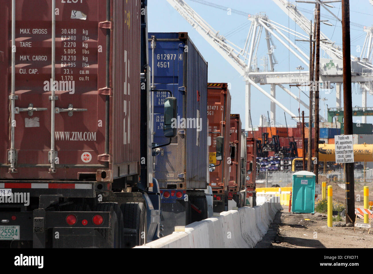 Truck drivers port hi-res stock photography and images - Alamy