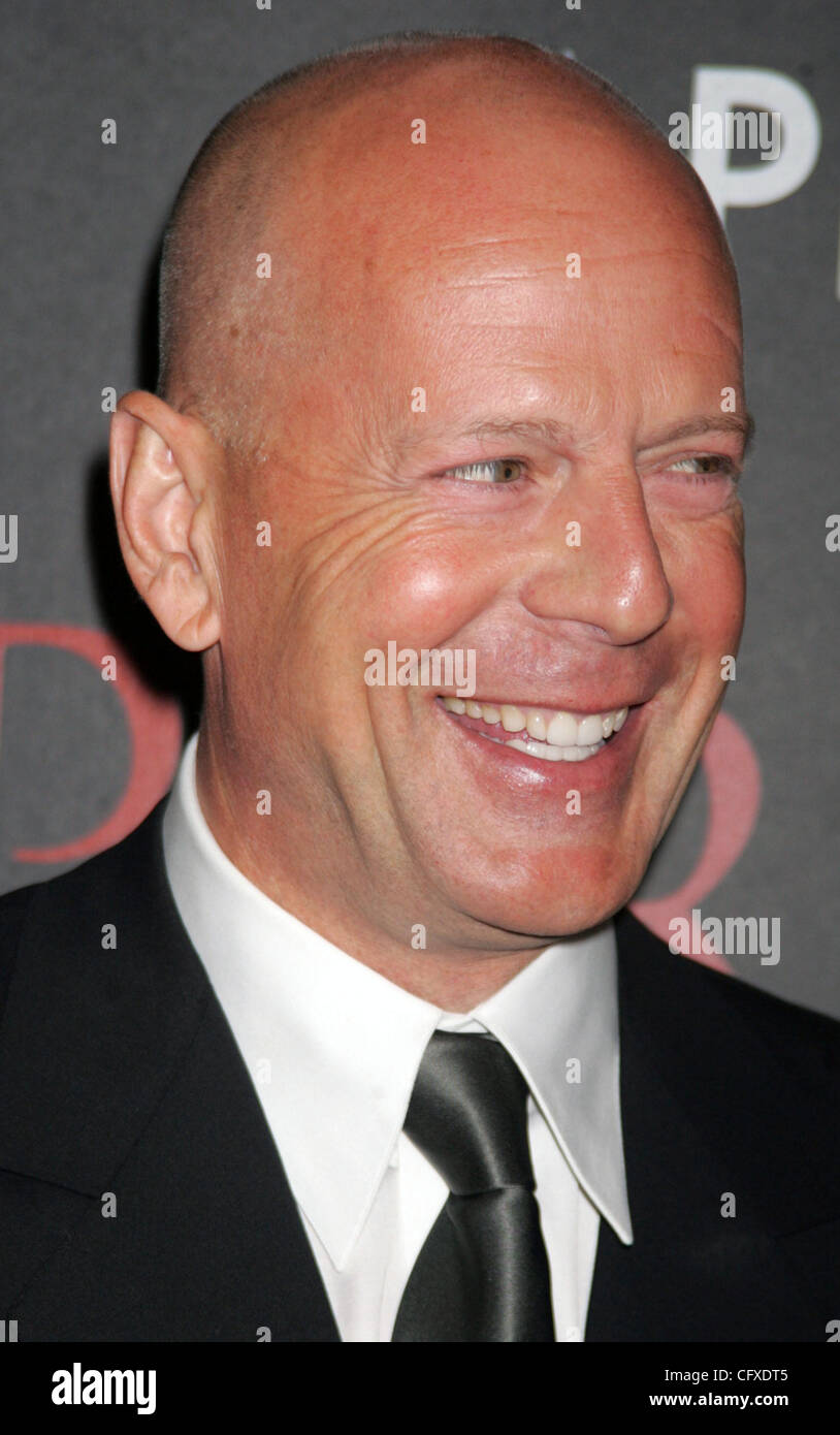 Apr 10, 2007 - New York, NY, USA - Actor BRUCE WILLIS at the arrivals ...