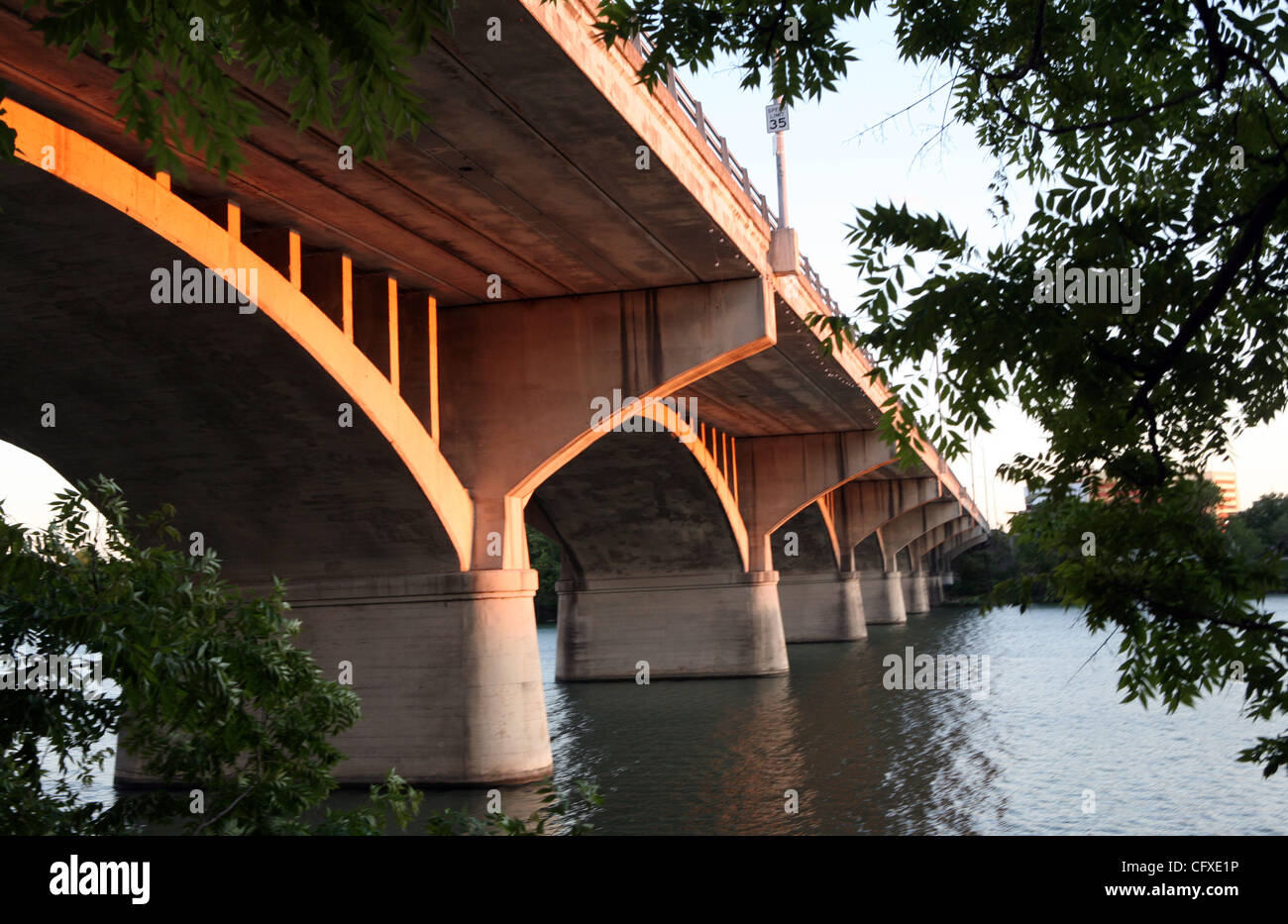 Apr 11, 2007 - Austin, TX, USA - Approximately 1.5 million Mexican free ...