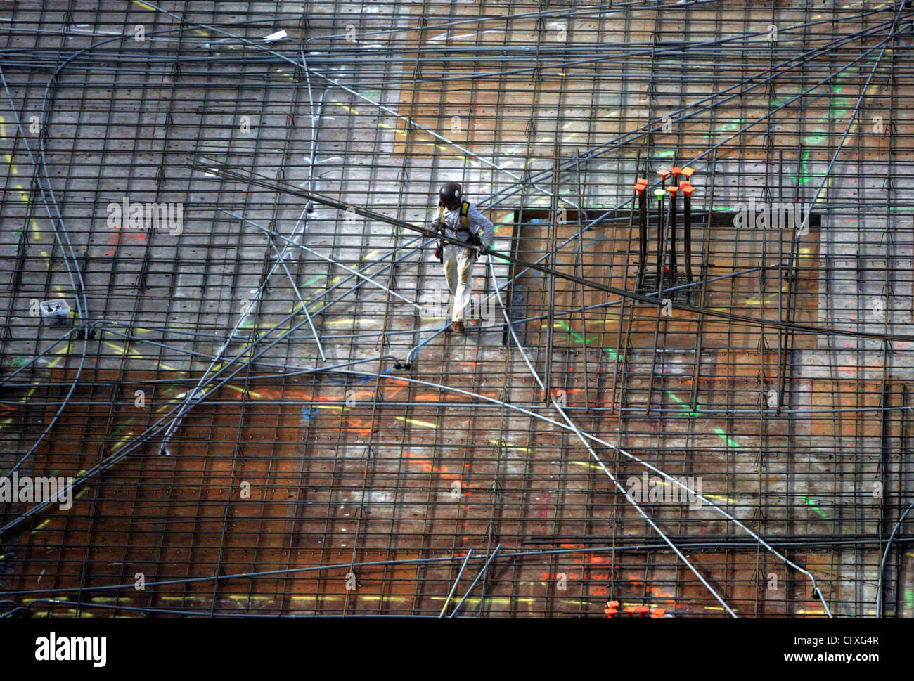 041307 met construction CLO -- Staff Photo by Bruce R. Bennett/The Palm ...