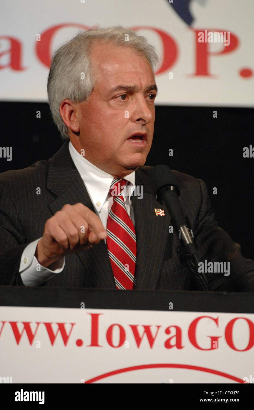 Republican presidential candidate, Chicago businessman Jim Cox speaks ...