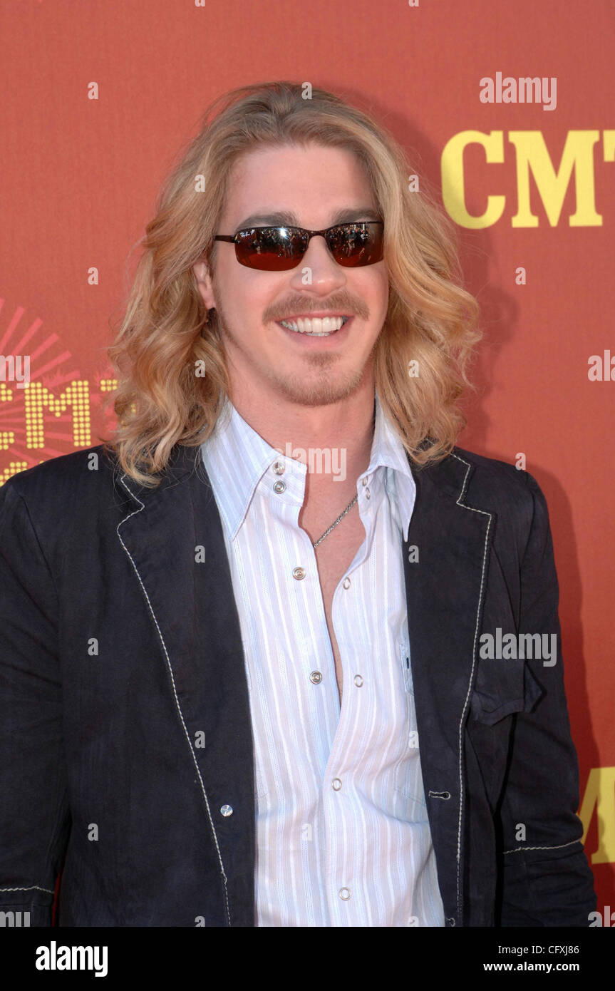 Apr. 16; 2007 Nashville, TN USA, Musician BUCKY COVINGTON arrives at ...