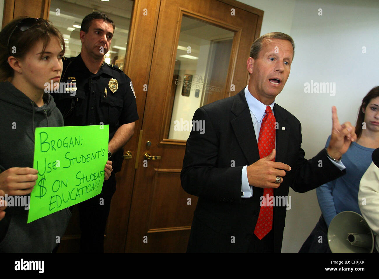 Vending machine at university hi-res stock photography and images - Alamy