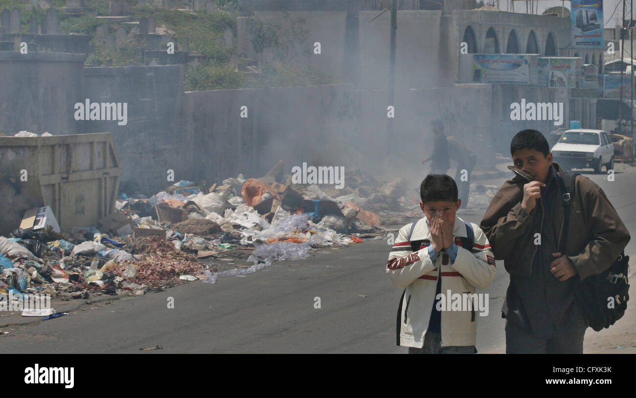 Western aid workers hi-res stock photography and images - Alamy