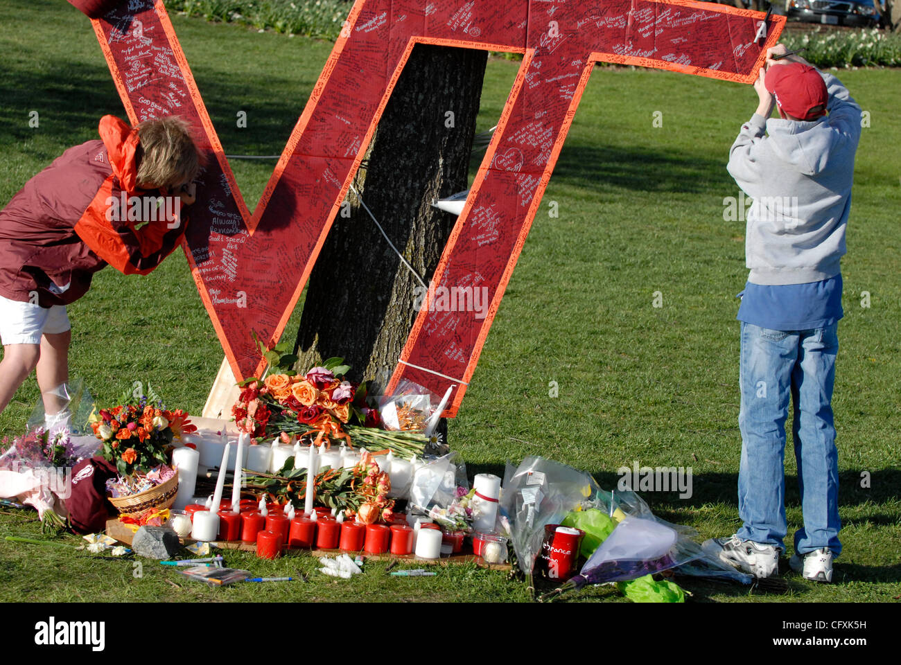 Apr 17, 2007 - Blacksburg, VA , USA - 24 hours after South Korean CHO ...