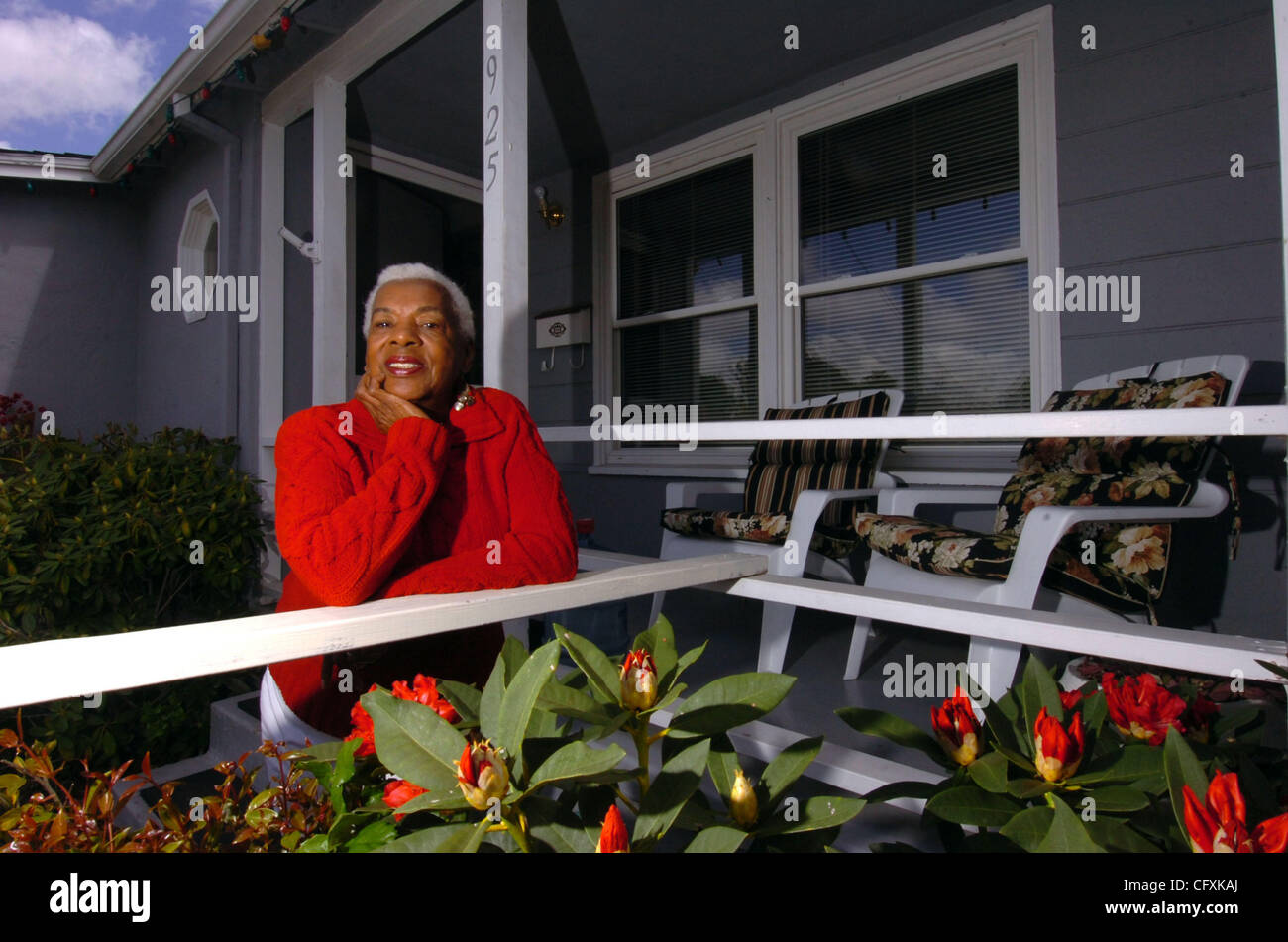 Apr 17, 2007 - San Carlos, CA, USA - ELEANOR CURRY stands outside her ...