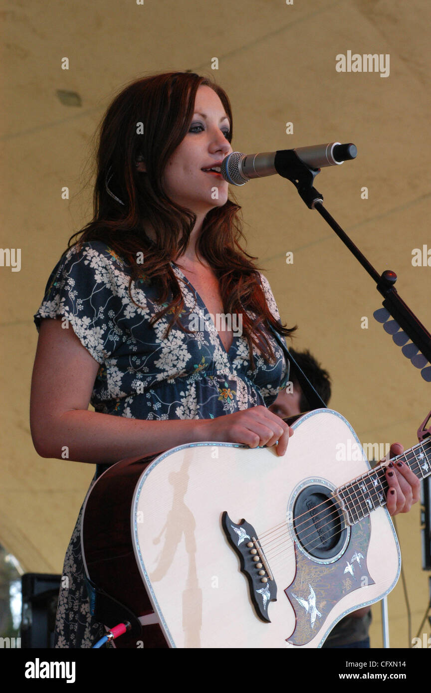 Michelle Branch and Jessica Harp; The Wreckers bring their "Stand Still ...