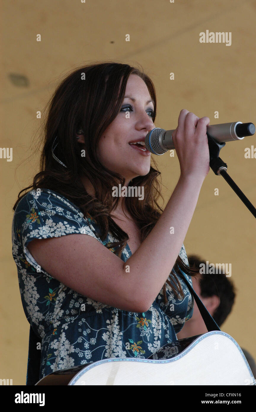 Michelle Branch and Jessica Harp; The Wreckers bring their "Stand Still ...