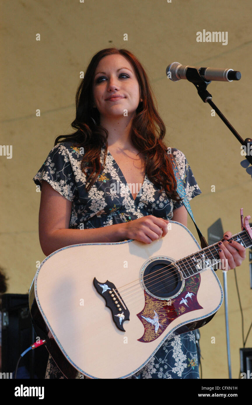 Michelle Branch and Jessica Harp; The Wreckers bring their "Stand Still ...