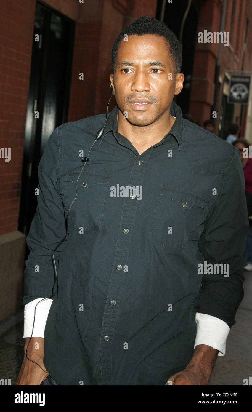Apr 21, 2007 - New York, NY, USA - Rapper Q-TIP enjoys a walk in Soho ...