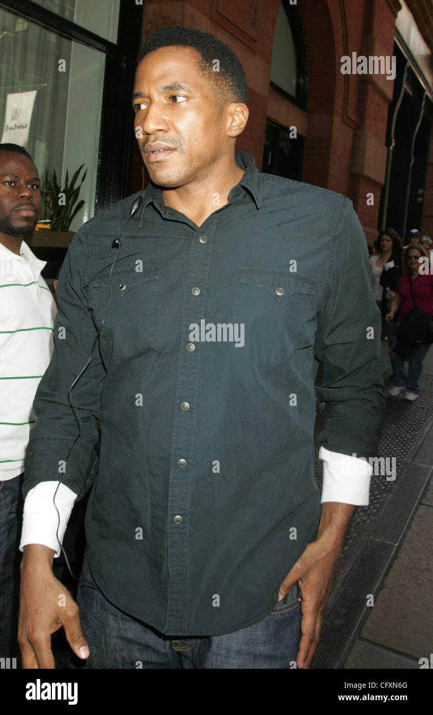 Apr 21, 2007 - New York, NY, USA - Rapper Q-TIP enjoys a walk in Soho ...