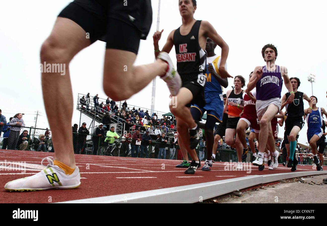 A pack of runners make their way around the track during the Men's ...