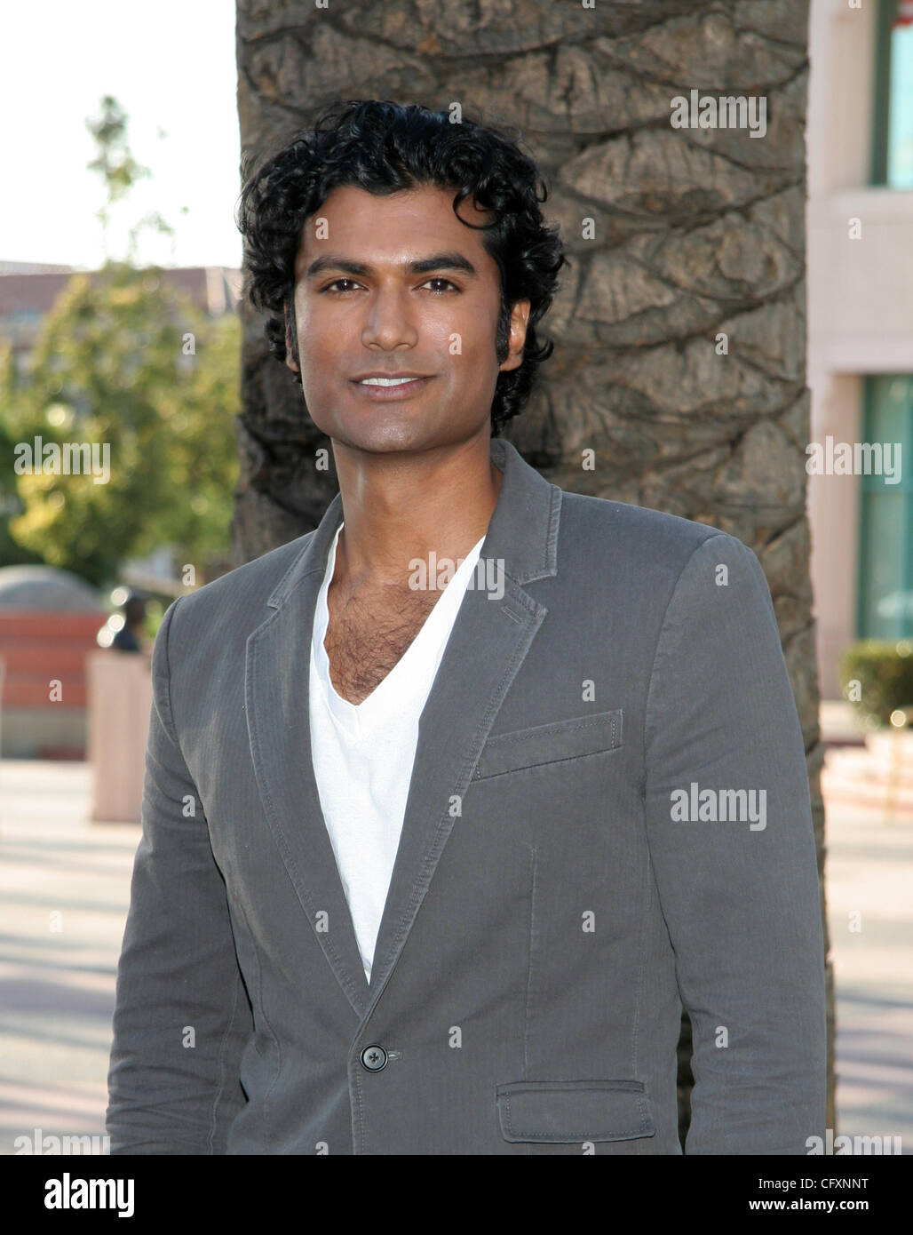 Sendhil ramamurthy heroes hi-res stock photography and images - Alamy