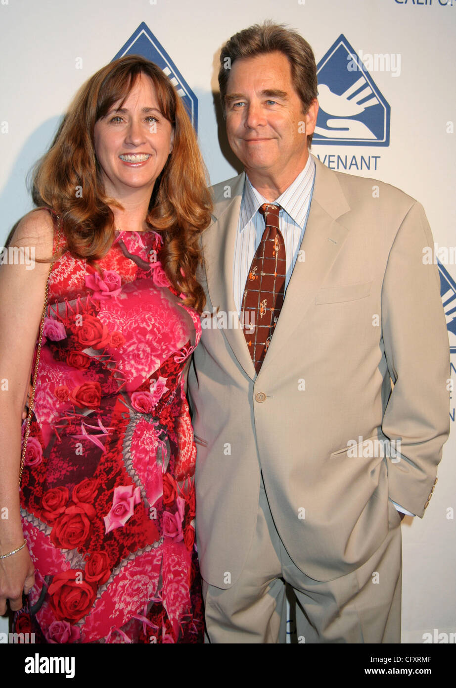 Apr 26, 2007 - Beverly Hills, CA, USA - BEAU BRIDGES and his wife WENDY ...
