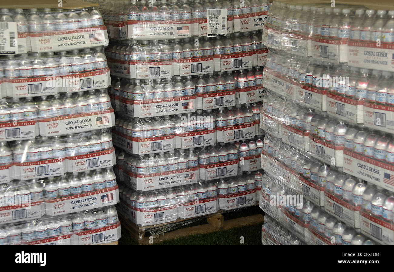Cases of bottled water hi-res stock photography and images - Alamy