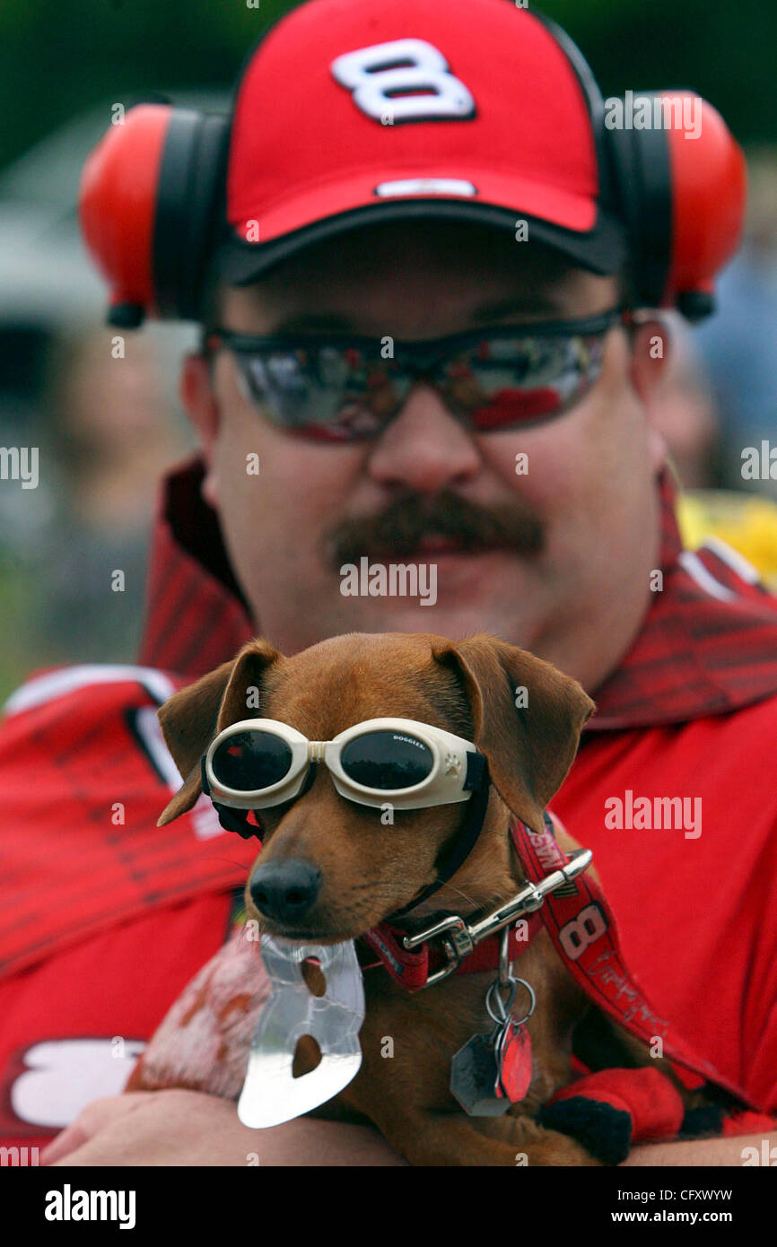 FOR METRO - Fate and Robbie Thomason, wear Dale Earnhardt Jr. clothing ...