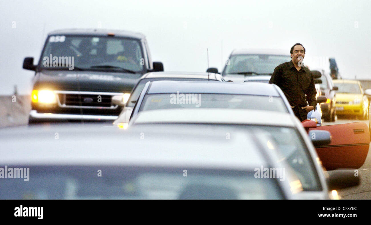 Apr 29, 2007 - Emeryville, CA, USA - During a brief traffic break run ...