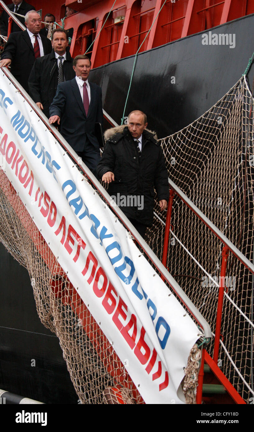 Vladimir Putin and Sergei Ivanov while visiting russian north city of ...