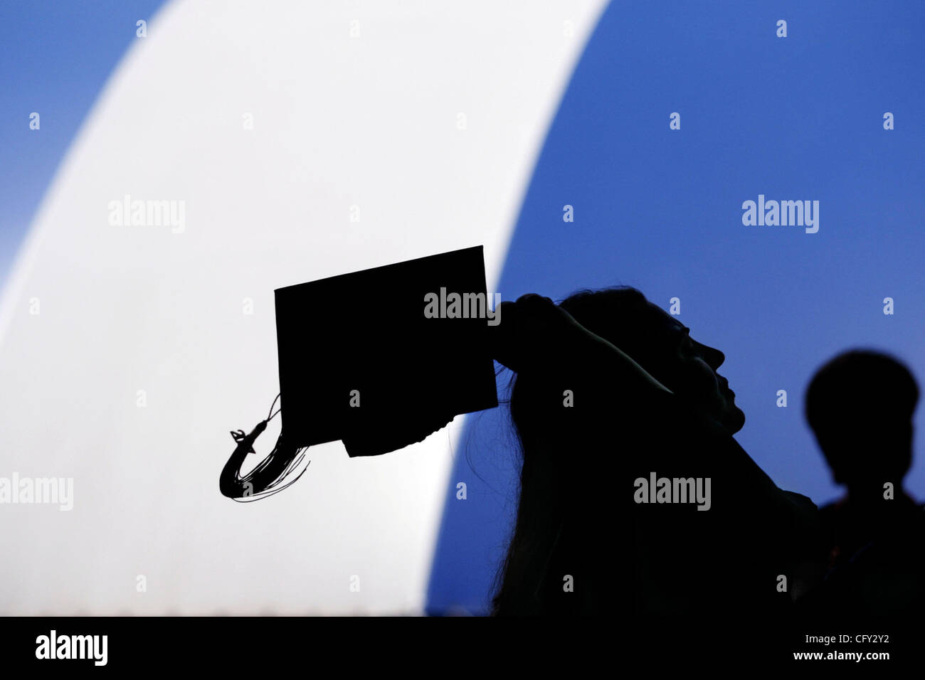 050507 tc met graduation(2of5) --0037620A-Photo by Amanda Voisard/The ...