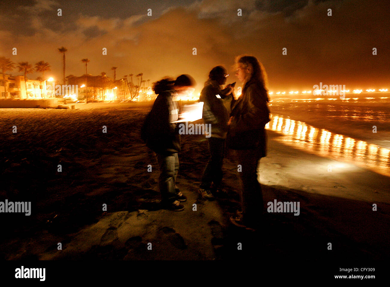 Grunion run hi-res stock photography and images - Alamy