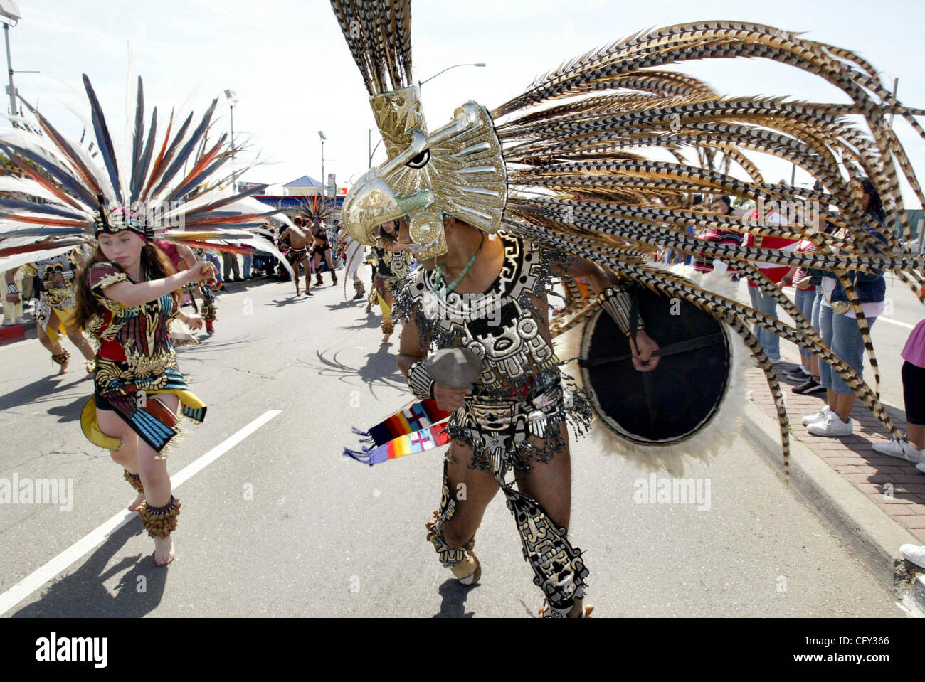 Francisco Duran, right, and members of Mixcoathl Anahuac Aztec dancers ...