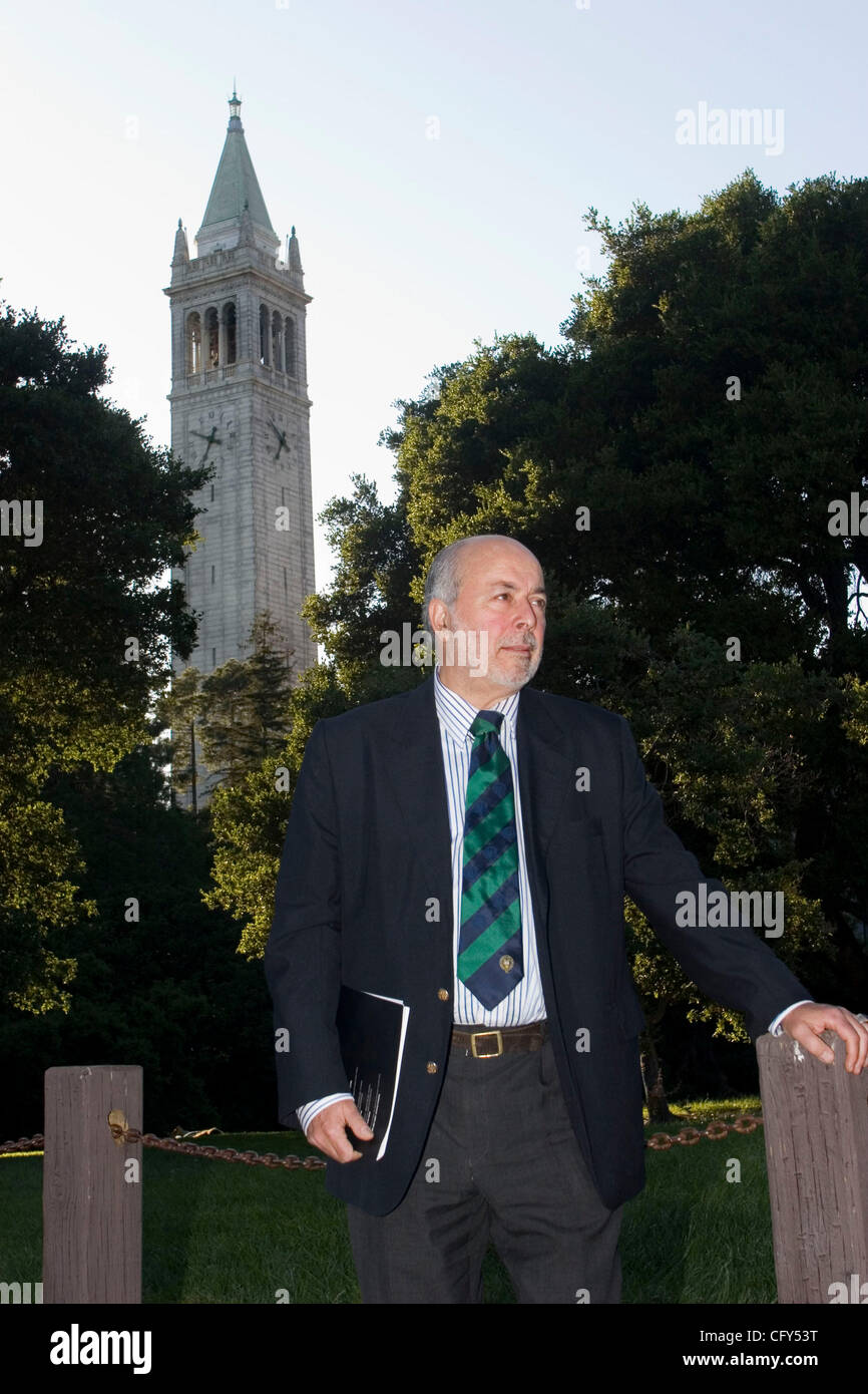 7 May 2007 Judge Juan Guzman speaks at the University of California ...
