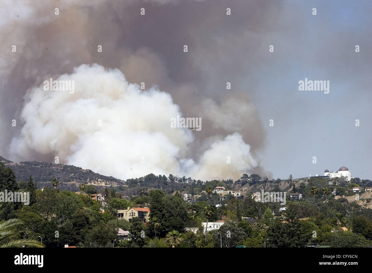 May 08, 2007 - Los Angeles, CA, USA - A brush fire gets out of control ...