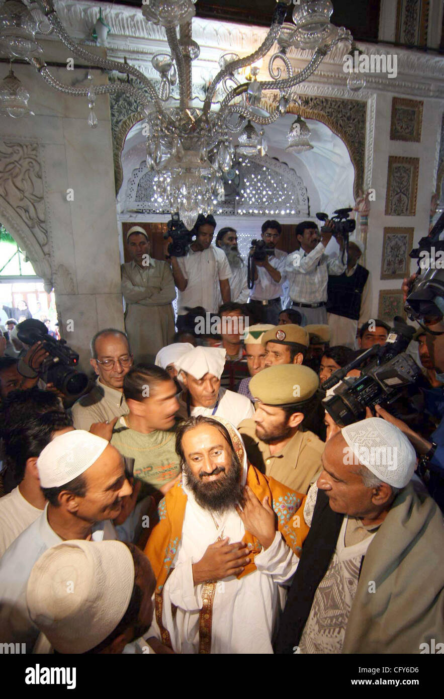 Kashmiri muslim priests greets Sri Sri Ravi Shankar, an Indian ...
