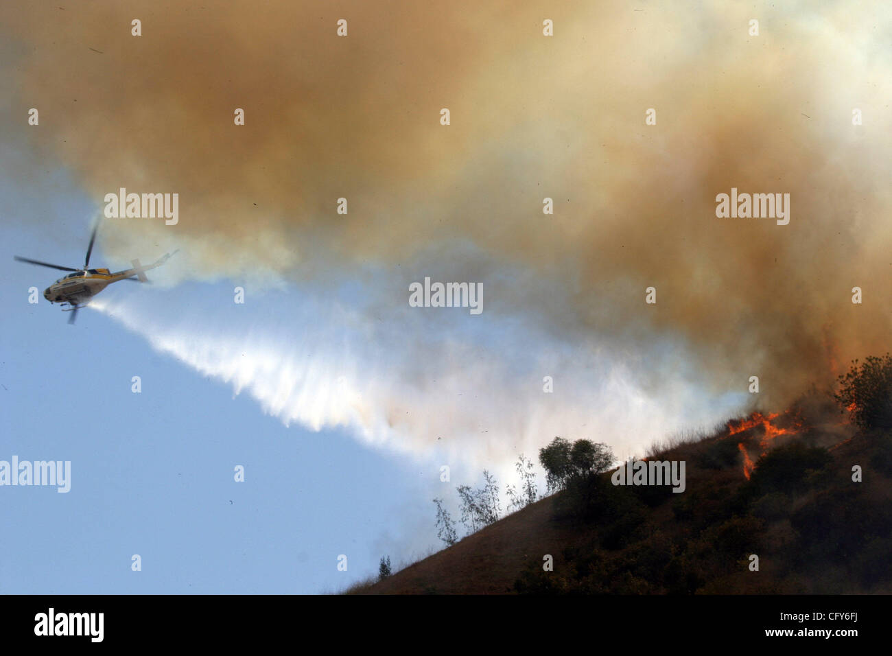 May 08, 2007 - Los Angeles, CA, USA - A brush fire gets out of control ...