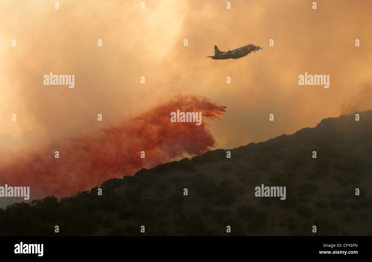 May 08, 2007 - Los Angeles, CA, USA - A brush fire gets out of control ...