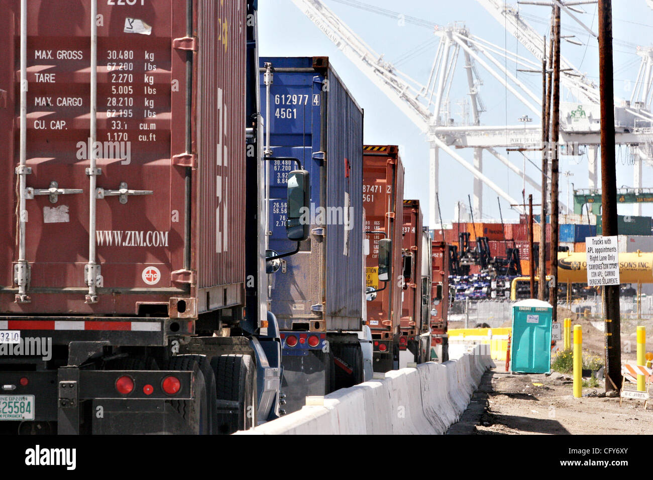 Truck drivers port hi-res stock photography and images - Alamy