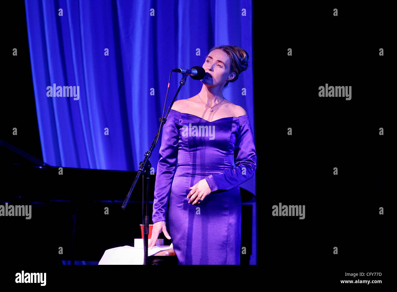 Lisa gerrard hi-res stock photography and images - Alamy