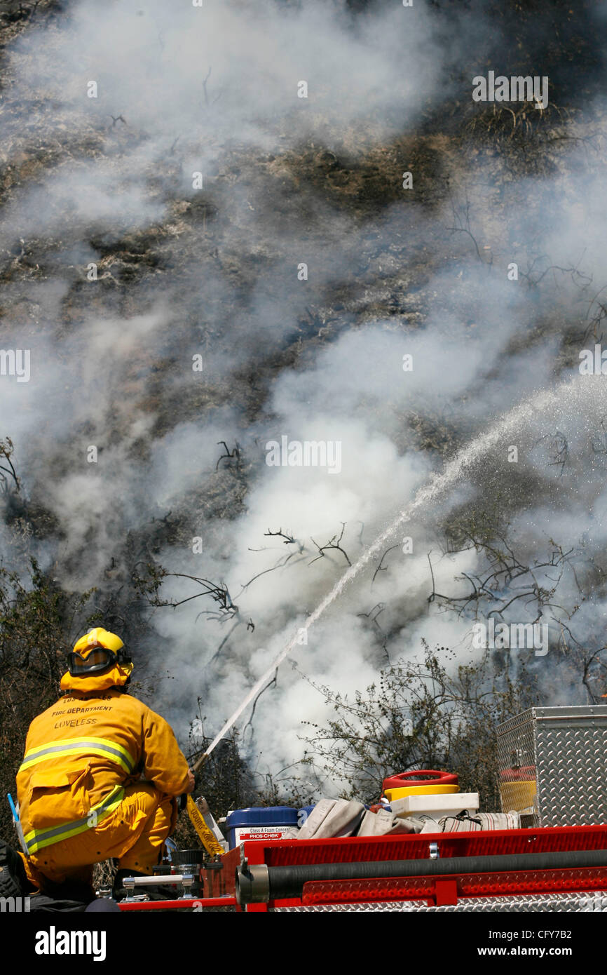A wildfire rages in Griffith Park north of downtown Los Angeles on ...