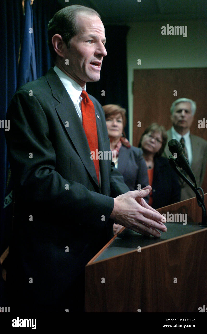 Governor-elect Eliot Spitzer speaks as he and Lieutenant Governor-elect ...