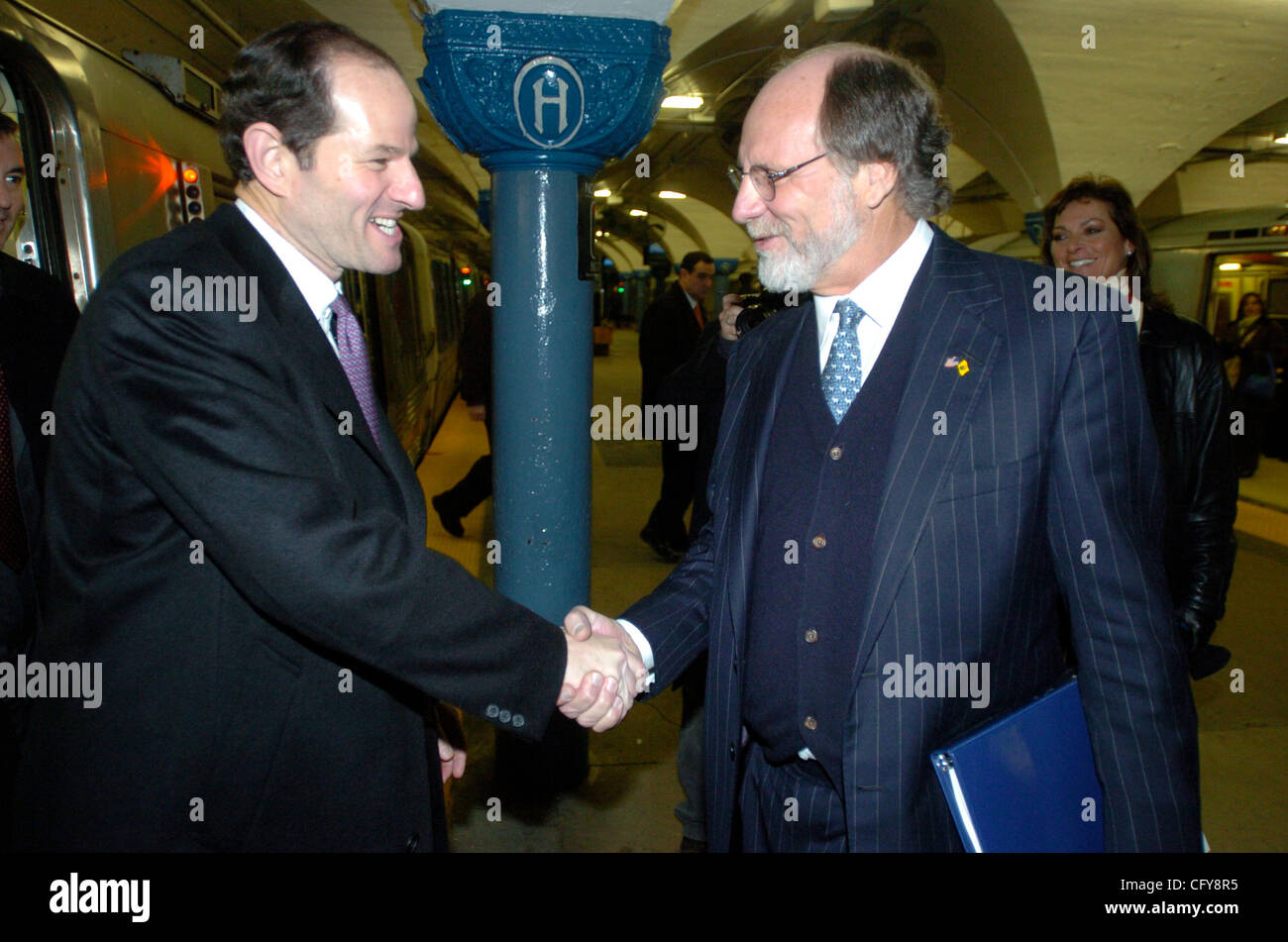 New York State Governor Eliot Spitzer (L) and New Jersey Governor Jon ...