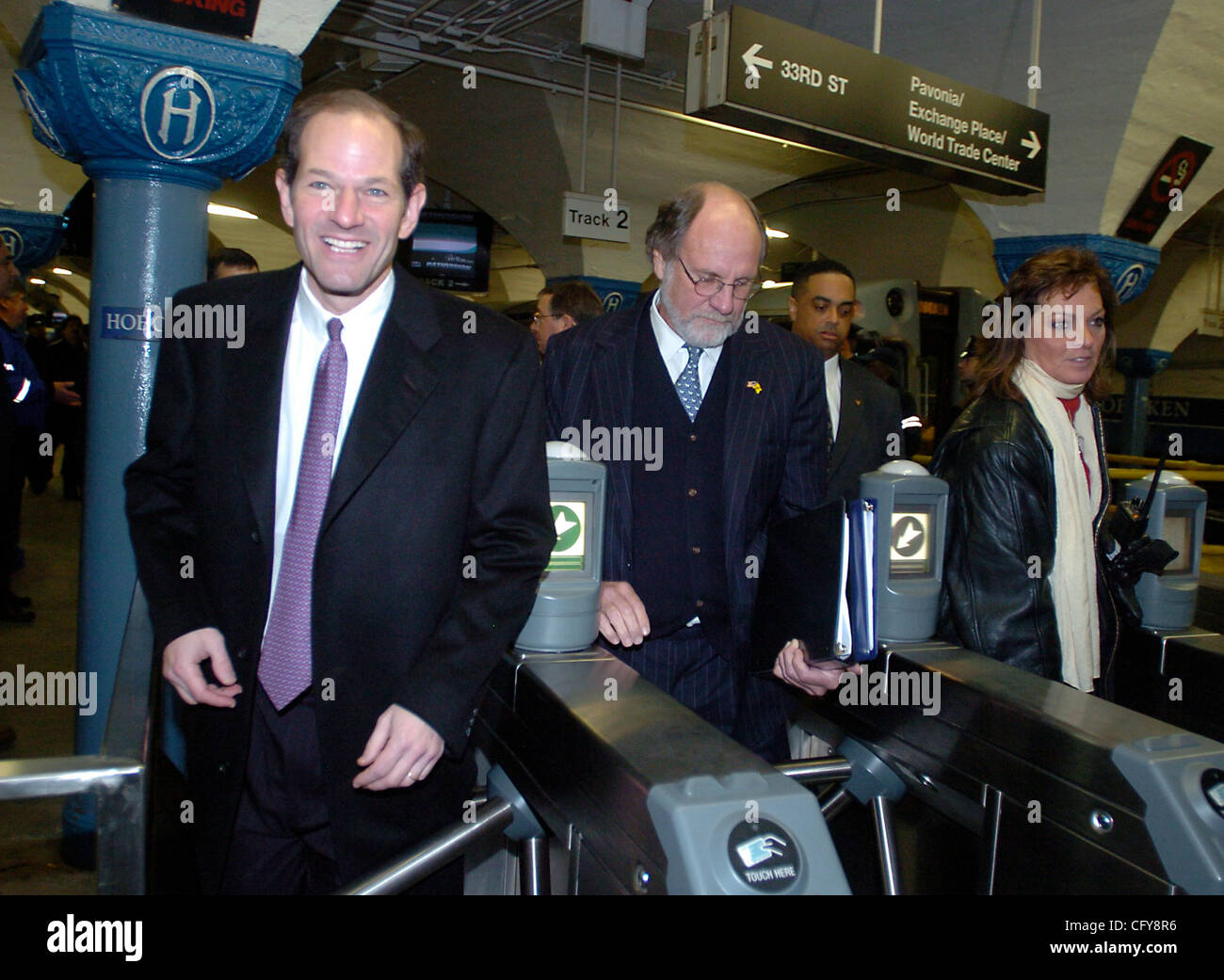 New York State Governor Eliot Spitzer (L) and New Jersey Governor Jon ...