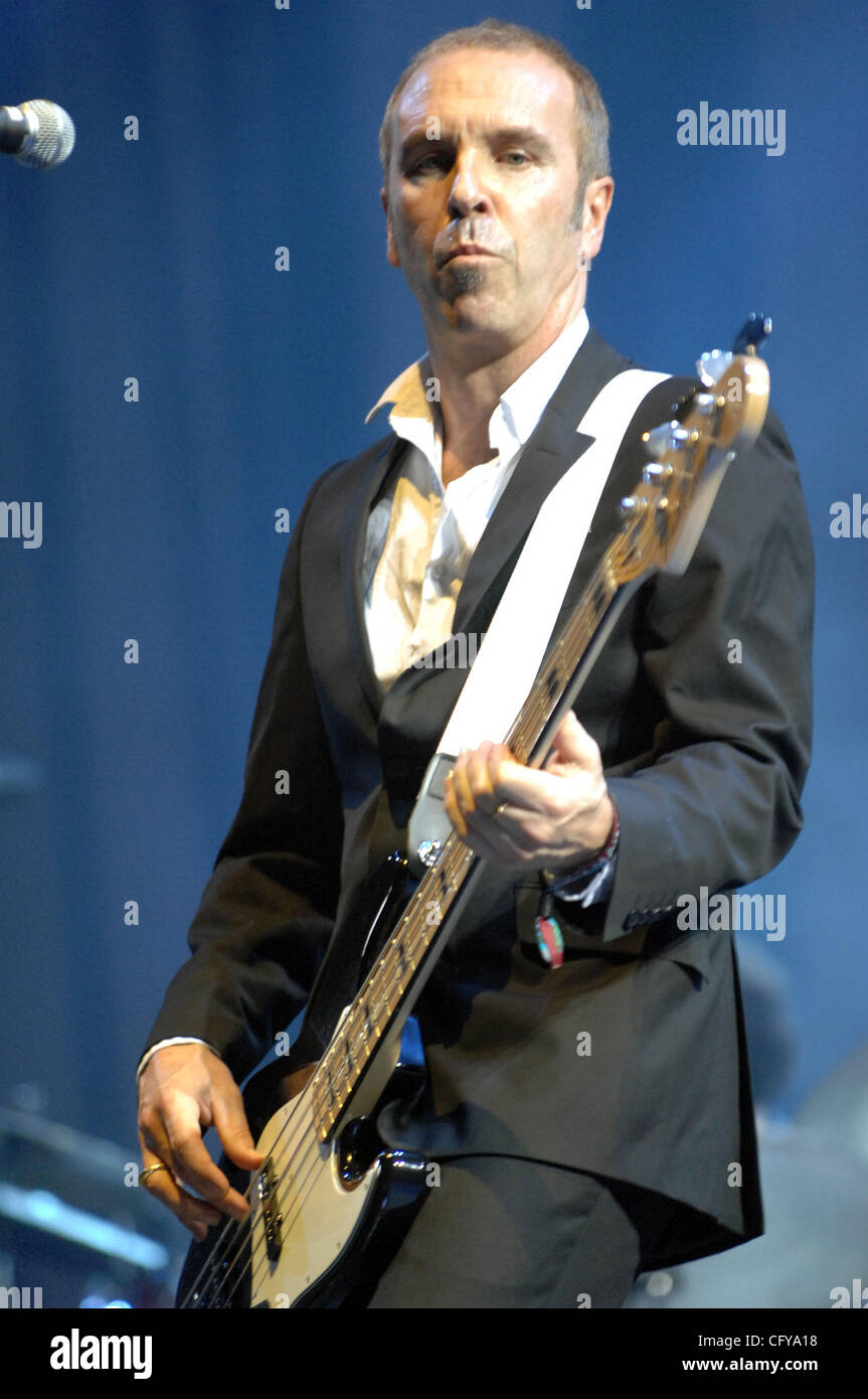 Apr. 29, 2007 - Indio, California, USA - Bass Guitarist NICK SEYMOUR of ...