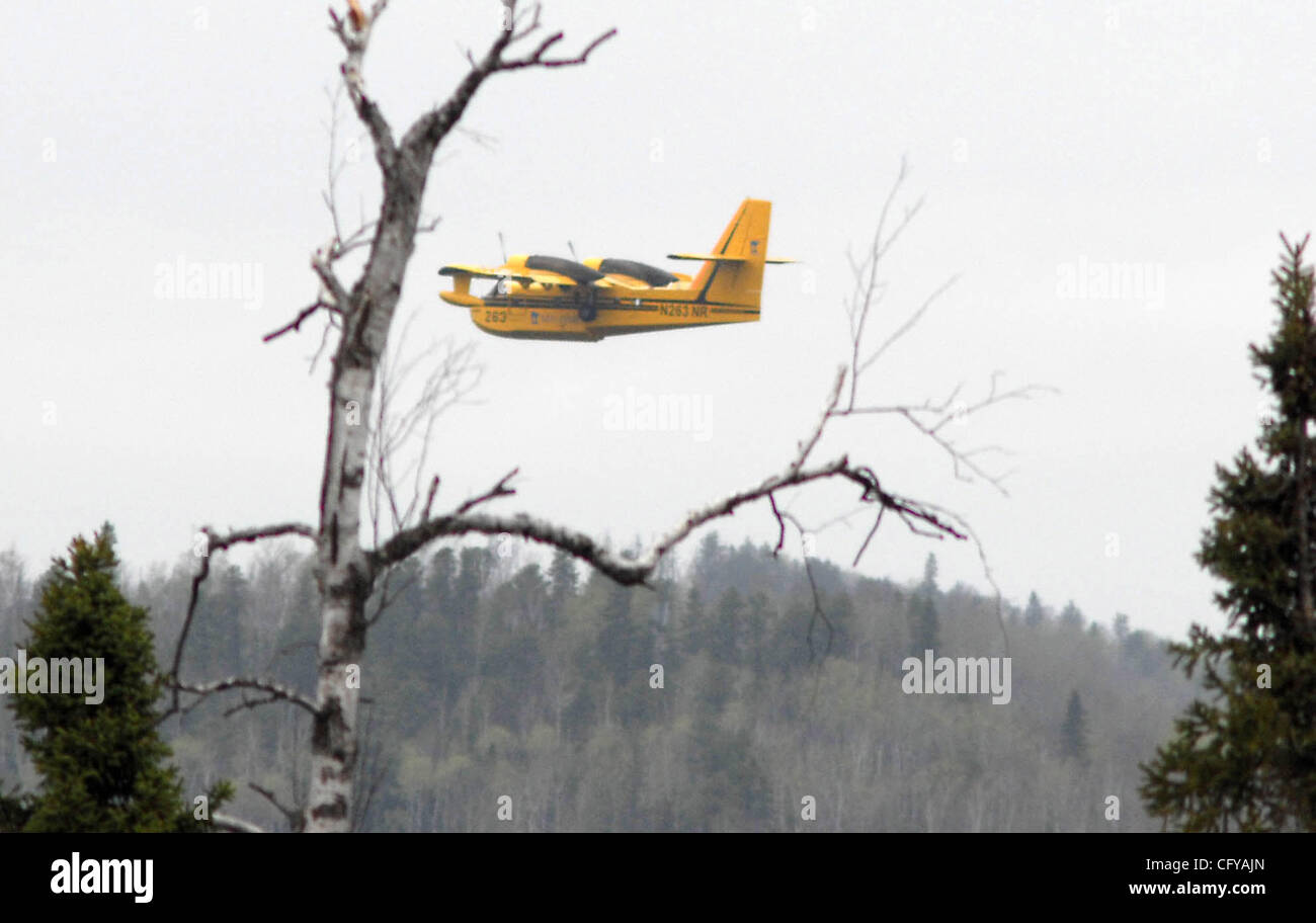 Gun Flint Trail Monday 5/7/2007.Ham Lake Fire. Minnesota DNR CL-215 ...