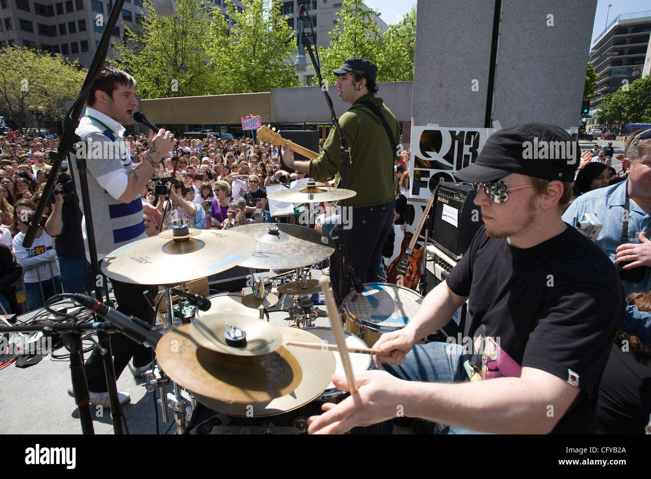 American Idol Blake Lewis Returns home for a short break. He is now in ...