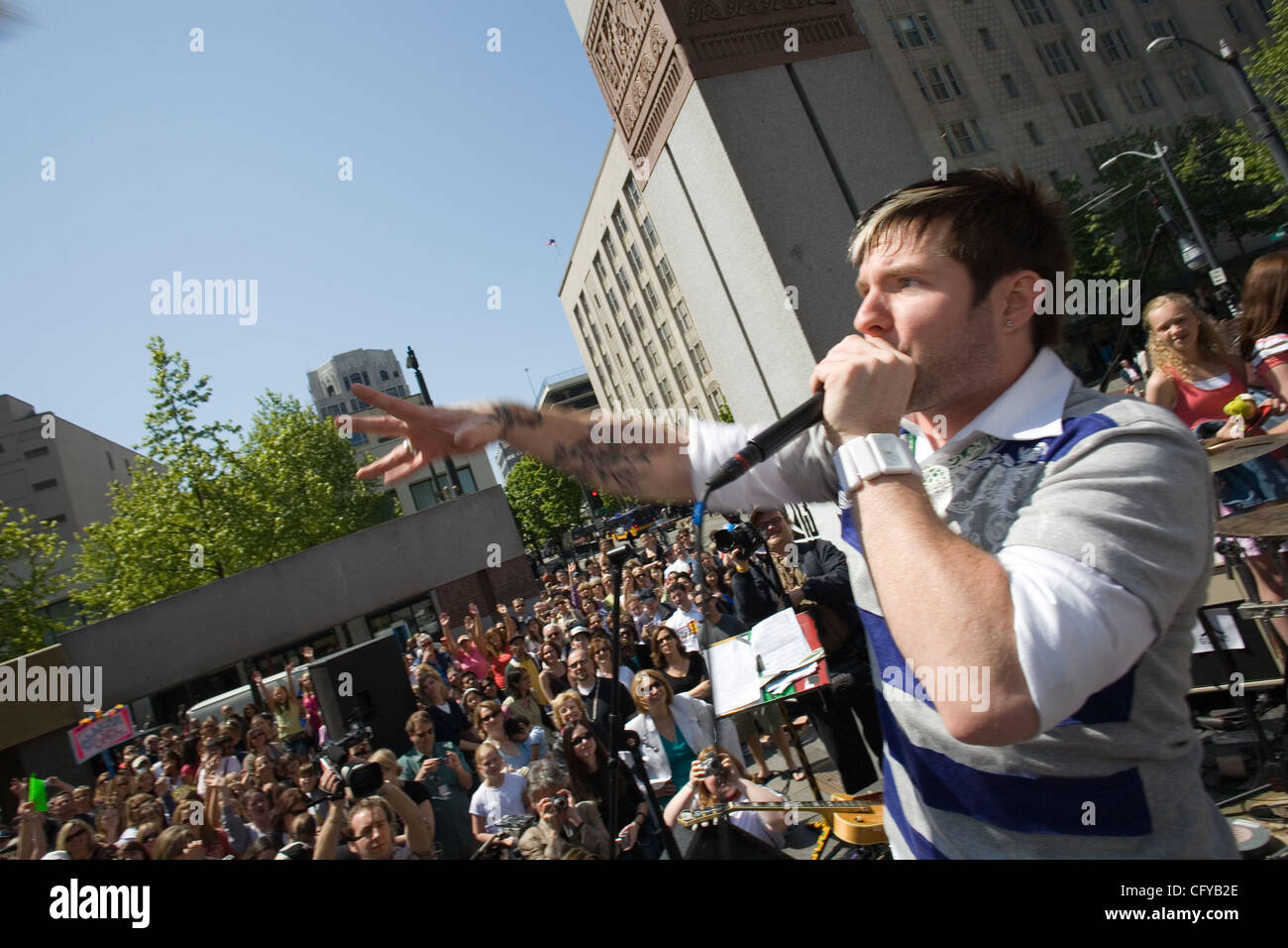 American Idol Blake Lewis Returns home for a short break. He is now in ...