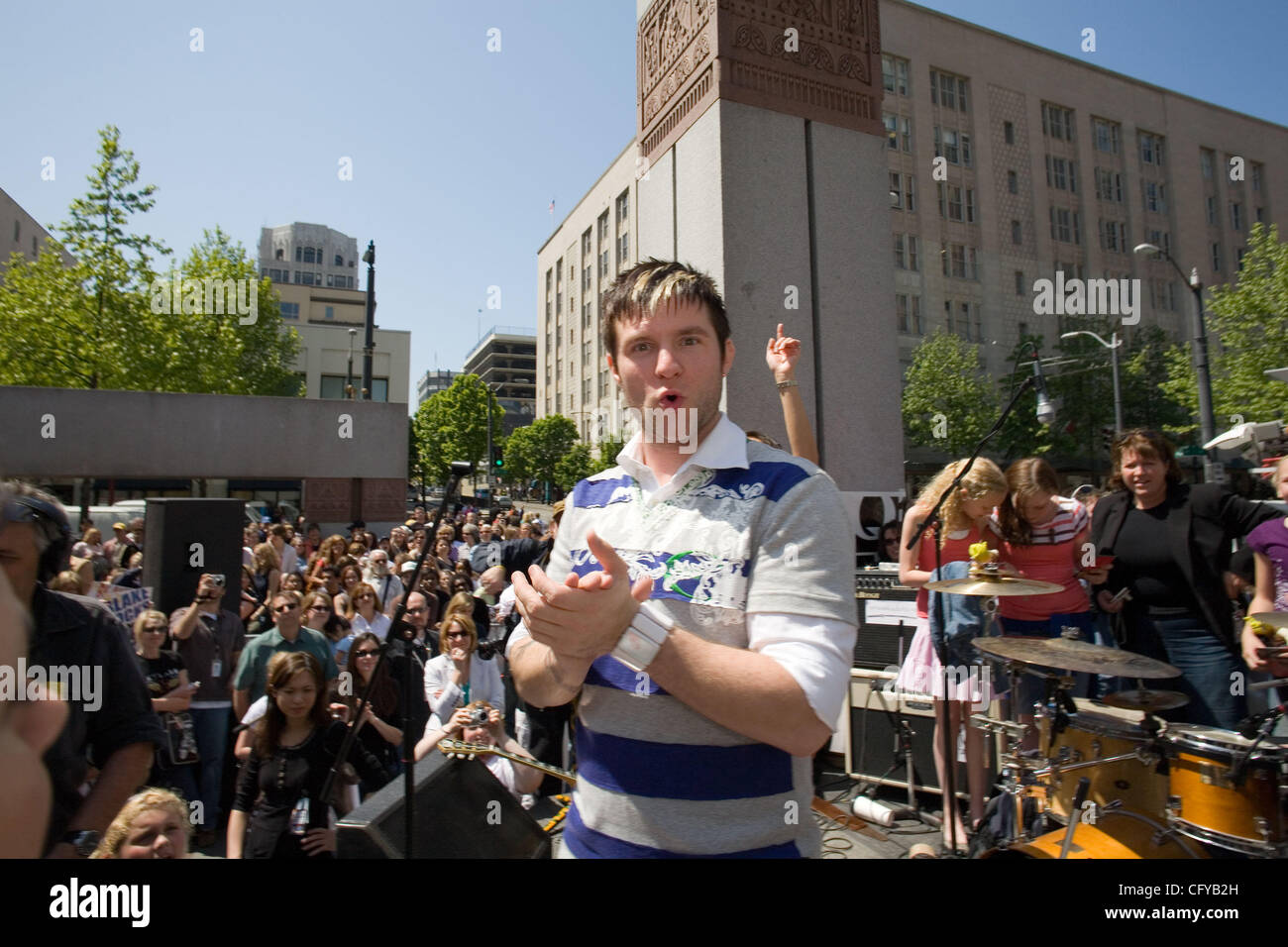 American Idol Blake Lewis Returns home for a short break. He is now in ...